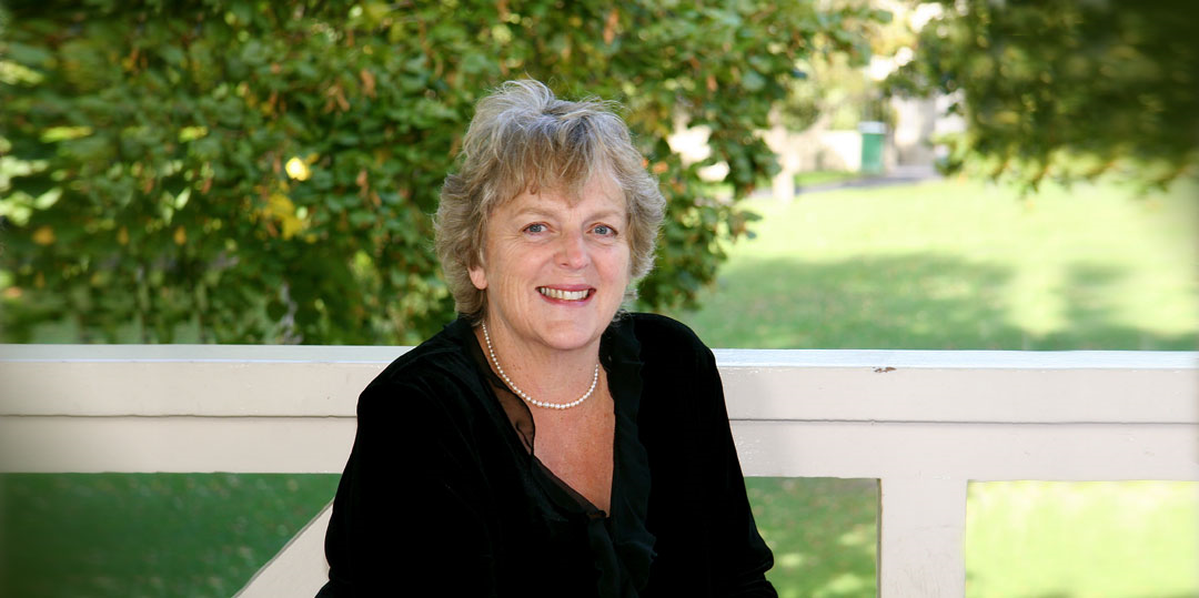 Jill Harper Celebrant - Marriage Celebrants Blackmans Bay | Easy Weddings