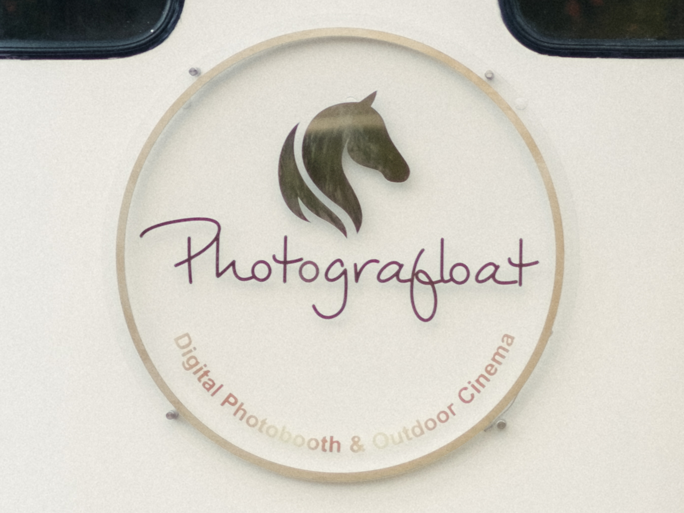 Photografloat - Wedding Photo Booth Rockingham | Easy Weddings